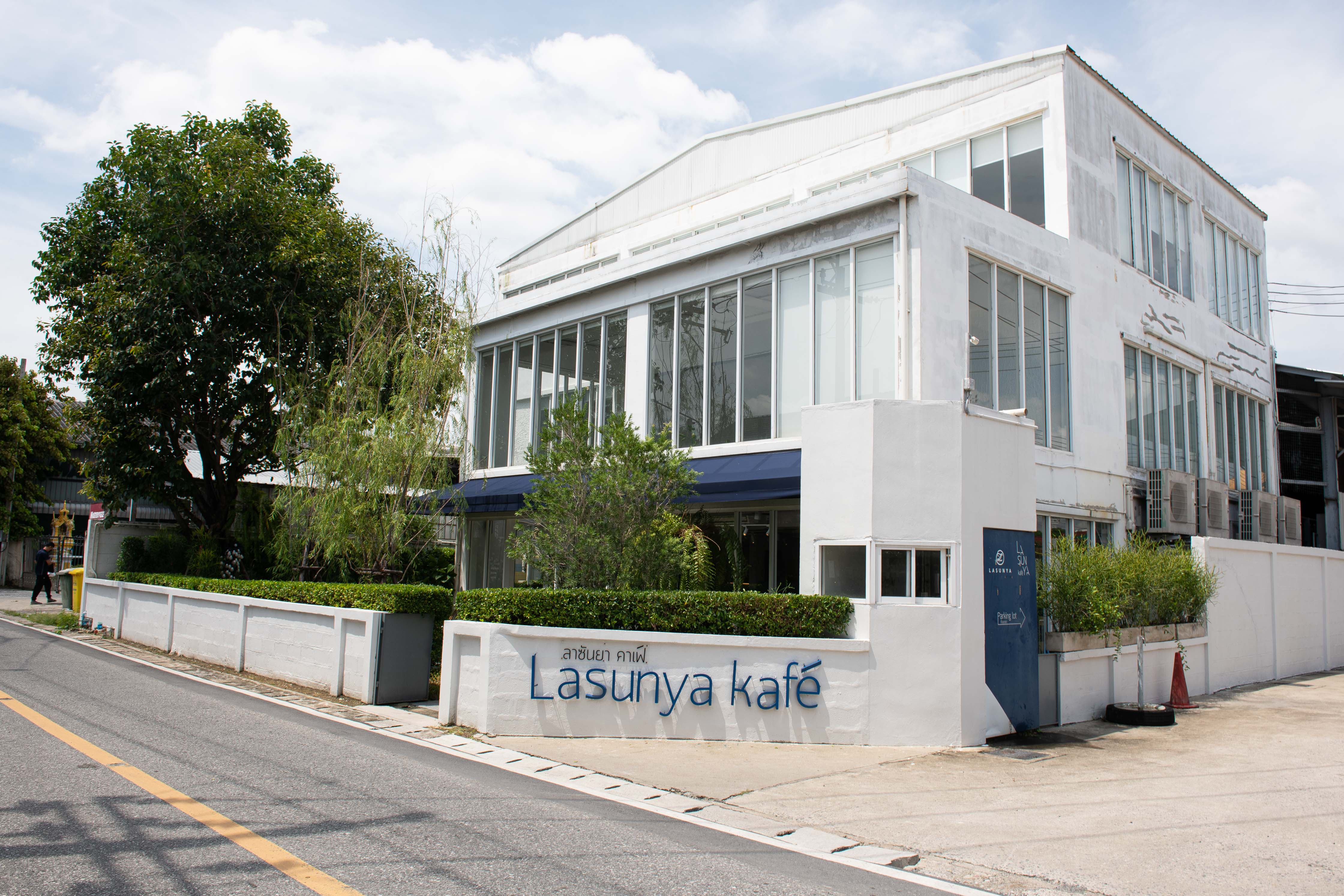 CHOICE IS YOURS : LASUNYA KAFE